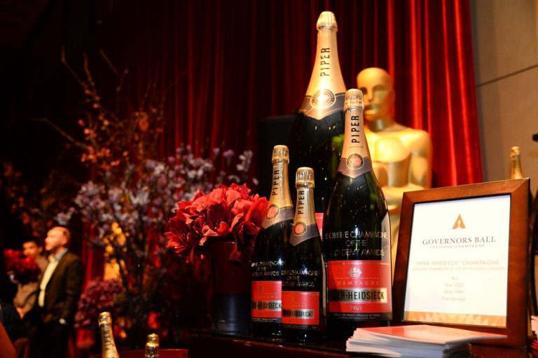 How to Throw the Best Oscar Themed Party Before It's Too Late!